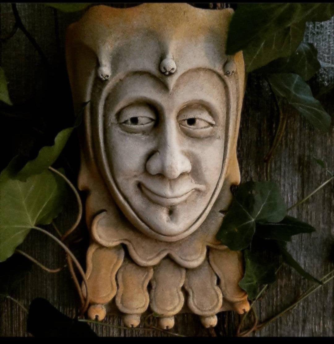 Jester Planter – rueroyalestone