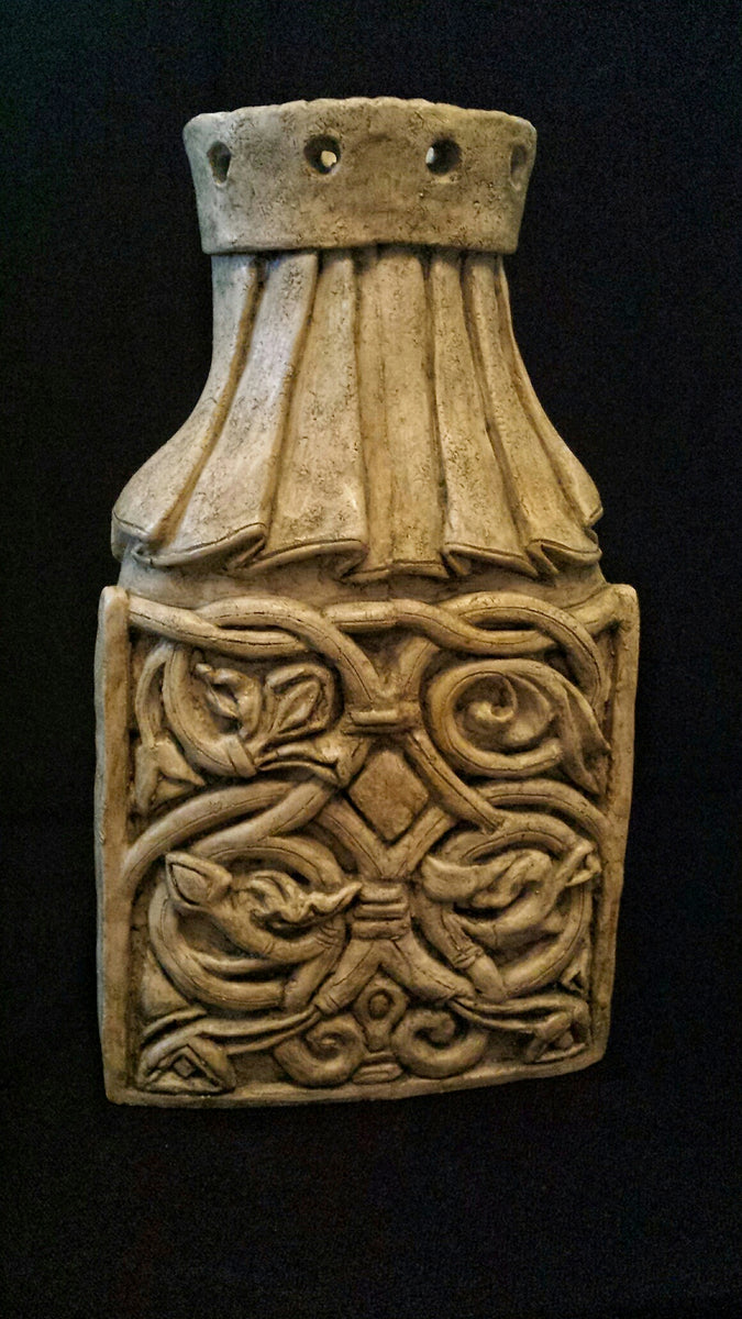 Lewis chessmen Queen – rueroyalestone